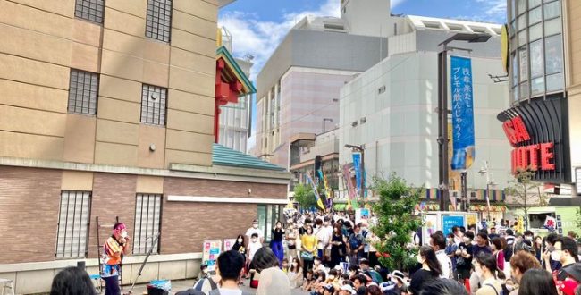 Today's Asakusa.A street performance performance is being held at the ...